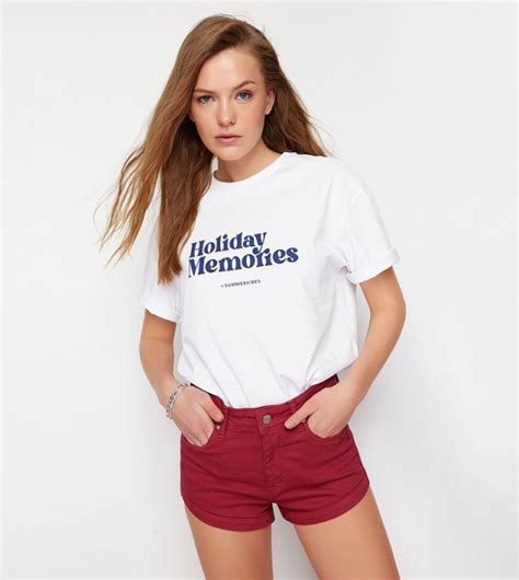 Buy Trendyol Washed Mid Rise Denim Shorts In Burgundy 6thstreet Qatar