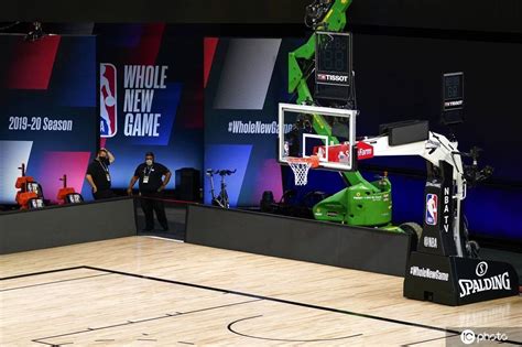 奥兰多篮球场馆布置就绪 静待全新NBA赛事 搜狐大视野 搜狐新闻