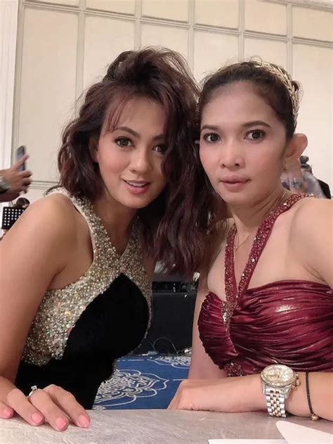 Tampil Awet Muda Ini 7 Potret Yeyen Lidya Di Usia 43 Tahun Hot
