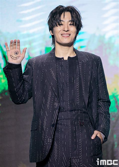 [포토] 구교환 오른손 기생물