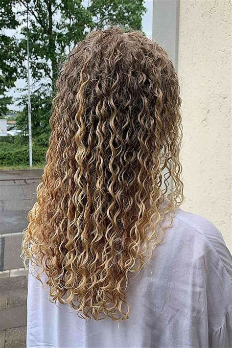 Pin By Trung Nghia Quan On Beauty Hair 👧💕 Permed Hairstyles Spiral