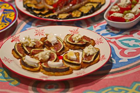 가정 요리입니다 곁들여진crostini 무화과 염소 치즈와 꿀 0명에 대한 스톡 사진 및 기타 이미지 0명 2018년