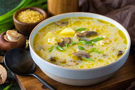 다이어트와 건강한 식생활 개념 어두운 돌 배경에 벌거와 로얄 버섯 크림 수프 0명에 대한 스톡 사진 및 기타 이미지 0명 감자 요리 건강한 식생활 Istock