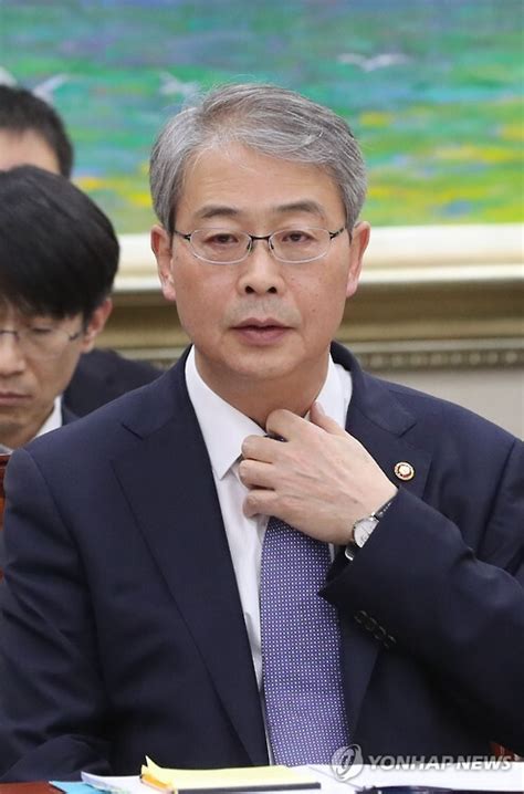 질의받는 임종룡 금융위원장