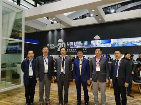 创意星球 世界圣象，创新圣象 圣象参展国际地材展并被中国林产工业协会授牌示范单位