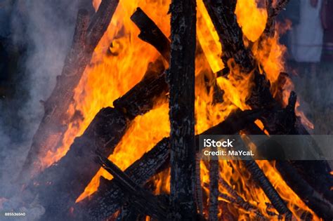 Latar Belakang Tekstur Api Api Kobaran Api Foto Stok Unduh Gambar