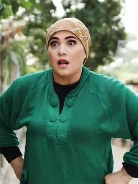 Ingat Gadis Warkop Yang Ditaksir Dono Ini Kini Terlihat Jual Tahu Sumedang Dan Otak Otak
