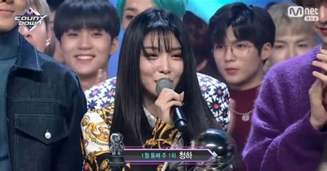 엠카 청하 위너 꺾고 데뷔 첫 엠카 1위에이핑크 컴백종합