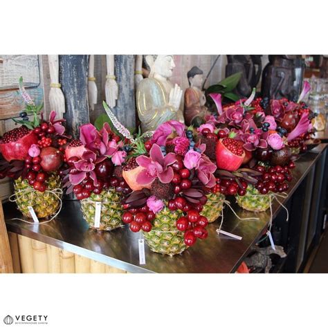 фруктовые овощные вазы в интерьере ресторана | Floral, Floral wreath ...