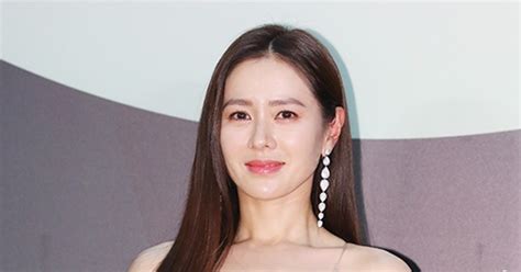 [td포토] 손예진 끈 하나에 의지한 반짝이 드레스 백상예술대상