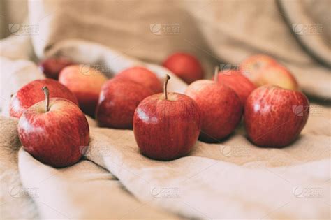 熟的苹果特写背景接力赛红辣椒风景农业传统清新