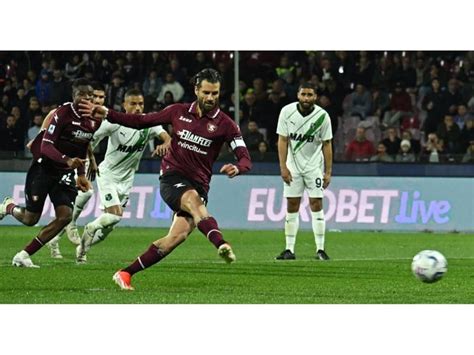 الدوري الإيطالي تعادل ساسولو وساليرنيتانا بهدفين لمثلهما