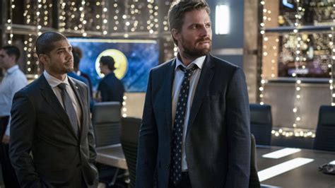 Suits La Arrow Star Stephen Amell Tapped To Lead Spinoff Pilot