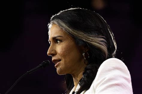 Donald Trump And Tulsi Gabbard Caught Awkwardly Kissing At Rally