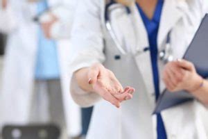 Quanto ganha um médico recém formado Descubra por estados