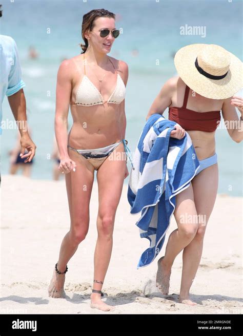 Katie Cassidy Shows Off Her Amazing Figure In A Mix Matched Bikini As