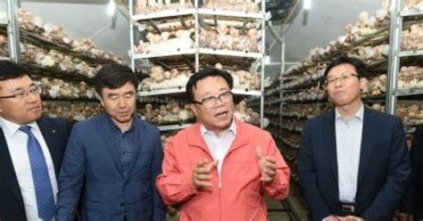 이동필 장관 스마트 팜 축산 확산 적극 지원