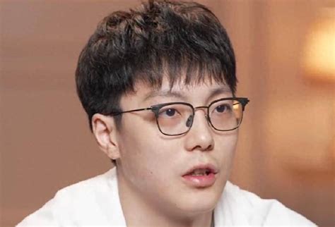 广厦男篮为什么打不过广东队？还是胡明轩的一席话说得实在比赛胡金秋进攻