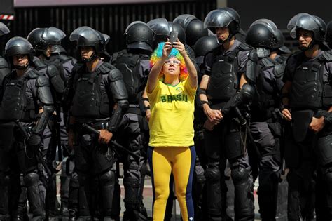 Fotos Exposição de fotojornalismo em São Paulo relembra fatos de 2015