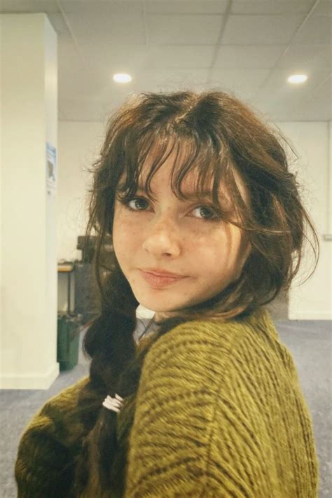 Girl With Brown Hair Hairstyles With Bangs Straight Hairstyles Girl