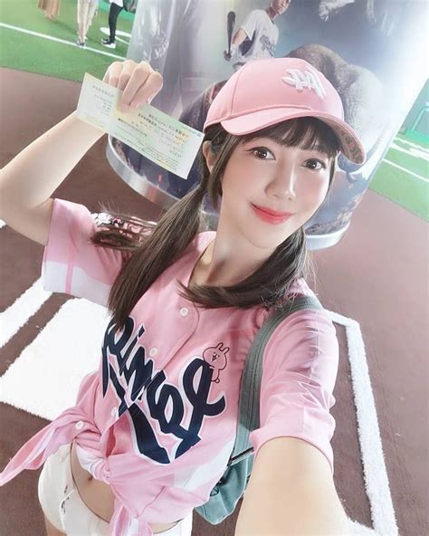 【ev女孩】正妹「彭琁」緊身禮服露出雪白美肌，甜美氣質女神就是她了！ Ev撲克官網