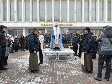 У центрі Полтави відслужили панахиду за полеглими воїнами Читайте на Ukr Net