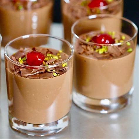 طرز تهیه پودینگ شکلاتی و میوه ای خوشمزه و ساده با نشاسته ذرت