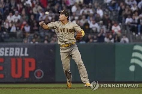 김하성 1경기 만에 선발 출전해 안타수비에선 아쉬운 실수 파이낸셜뉴스