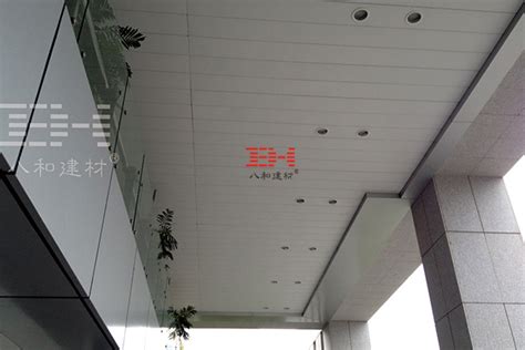 八和建材防风式条形铝扣板产品