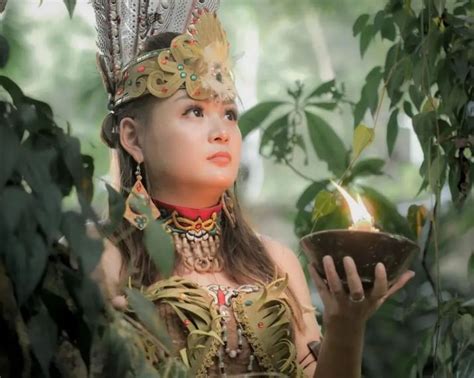 Kisah Nyai Balau Wanita Sakti Mandraguna Suku Dayak Pemilik Selendang