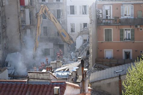 Queda de edifício após explosão deixa dois mortos em Marselha na França