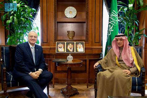 سياسي وزير الدولة للشؤون الخارجية يلتقي سفير الأوروغواي الشرقية لدى