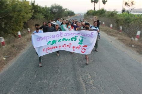 မုံရွာ ပုသိမ် လမ်းပိုင်းပေါ် ရွာပေါင်းစုံ သပိတ် အင်အားစုများ စစ်အာဏာရှင် တော်လှန်ရေး ချီတက် သပိတ