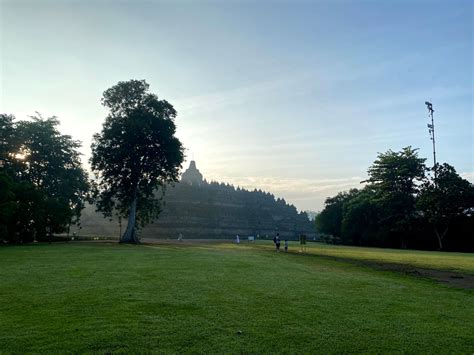 [인도네시아] 보로부두르 사원을 닮은 스타벅스 수디르만 마글랑점