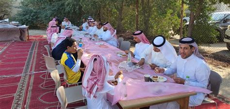 صور أولياء الأمور ومعلمي مدرستين بصفوى يجتمعون على مائدة إفطار واحدة