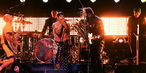 Post Malone And Red Hot Chili Peppers Perform ‘stay ‘rockstar And ‘dark Necessities Watch