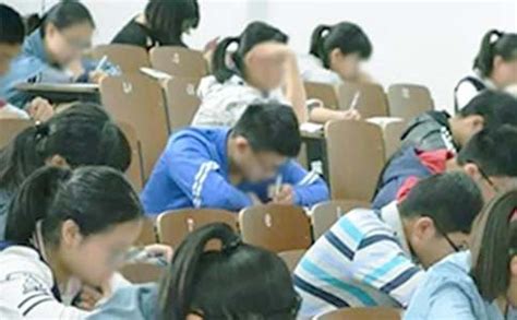 大专入学考试一般考什么