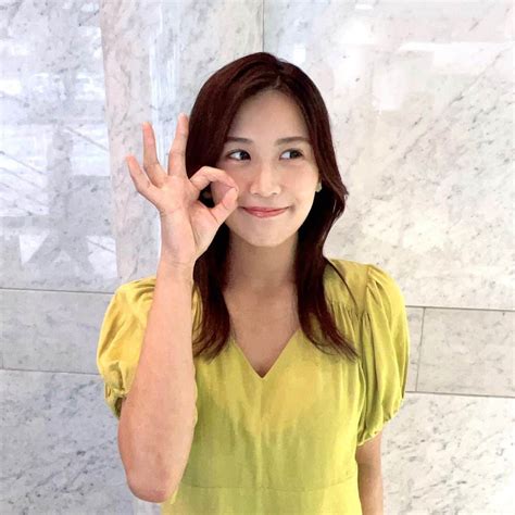 松下由依さんのインスタグラム写真 松下由依instagram「衣装と書道 曇りの日は光が入らず、画質が落ちてしまいまする、。」8月