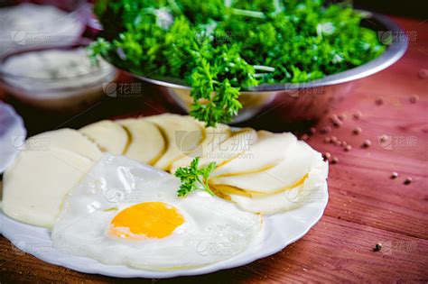 制作汉堡烹饪食物的配料