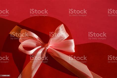 발렌타인 데이 모든 연인의 휴일 하트 모양의 과자와 선물을위한 상자 사랑의 휴일을 위한 장식 배경 2월 14일 2월에 대한 스톡
