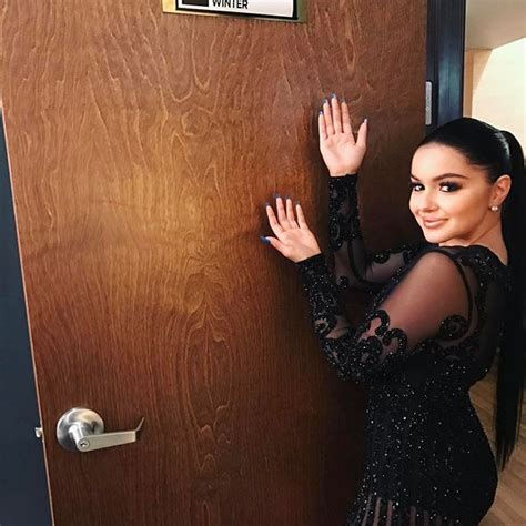 Ariel Winter Flashes Her Cleavage Photosimagesgallery 64372