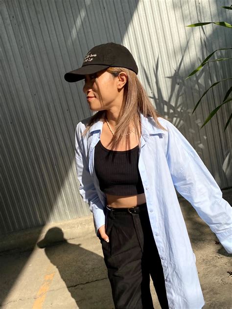 Work Outfit💻 แต่งตัวไปทำงานรับซัมเมอร์ด้วยไอเท็มคลาสสิก🌤️👟 แกลเลอรีที่โพสต์โดย Aerngaeylan