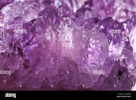 Amethyst Ist Eine Violette Kristall Quarz Makro Textur Lila Kristalle Stockfotografie Alamy