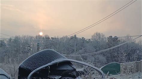 눈덮힌 숲 위로 떠오르는 태양 이른 아침 거리풍경 Youtube