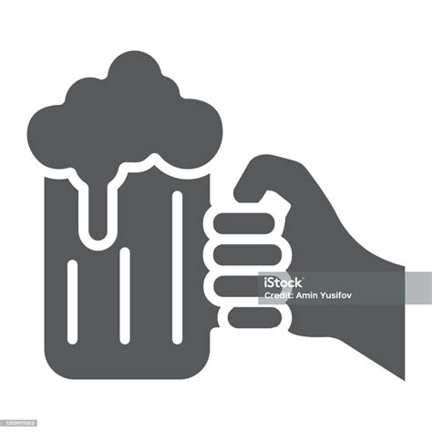 手拿著一杯啤酒字形圖示聖派翠克節和酒精手拿著玻璃啤酒標誌向量圖形白色背景上堅實的圖案eps 10向量圖形及更多10號圖片 Istock