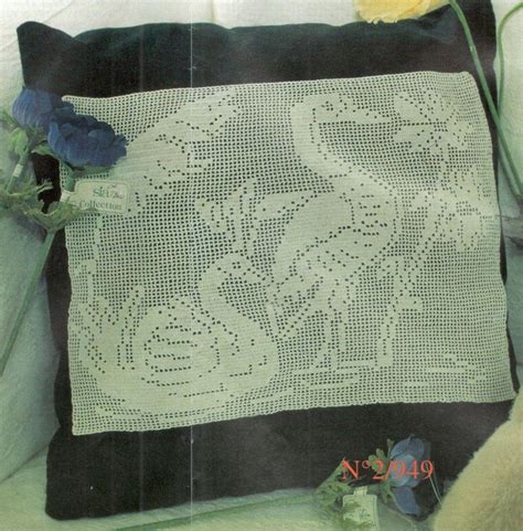 Cuscino Con Il Cigno E L Airone All Uncinetto Filet Uncinetto