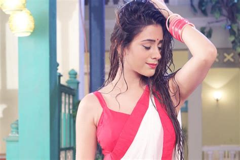 Hiba Nawab Scrolller