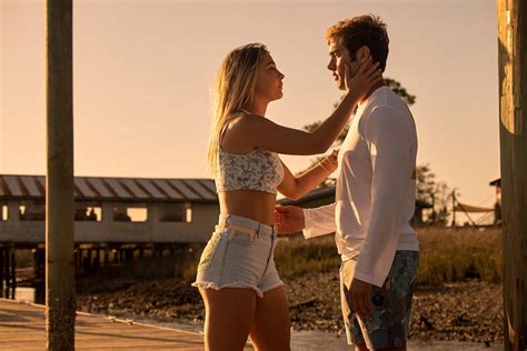 Outer Banks Casts Quotes On Filming Sex Kissing Scenes Us Weekly