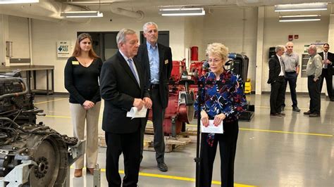 Us Senator Visits Llcc To Learn About Workforce Training Program
