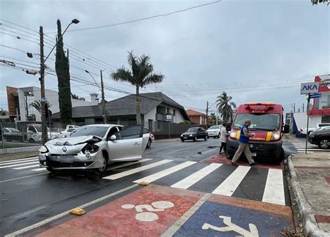 Acidente Entre Dois Veículos Deixa Uma Mulher Ferida Em Pg Bnt